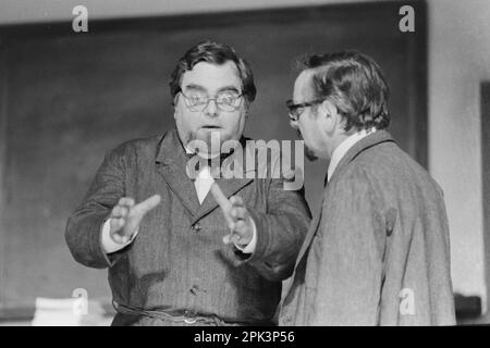 Französische Aktosr Maurice Risch und Guy Pierauld treten in Topaze auf ...