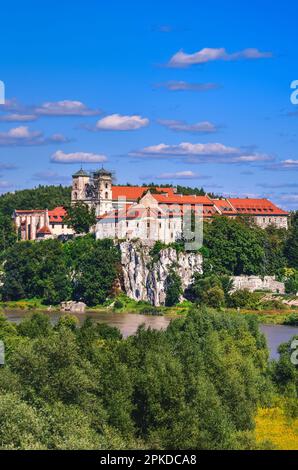 Wunderschönes historisches Kloster an der Weichsel in Polen. Benediktinerkloster in Tyniec bei ...