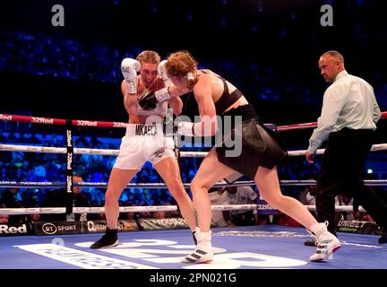 Lucy Wildheart (links) in Aktion gegen Mikaela Mayer während des WBC ...