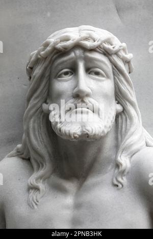 Thi Nghe Kirche. Leidenschaft Christi. Weg vom Kreuz. 5. Station: Simon von Cyrene hilft Jesus ...