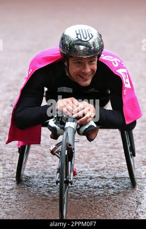 Marcel Hug aus der Schweiz gewinnt den 2023-m-Rollstuhl-T54-TCS-London ...