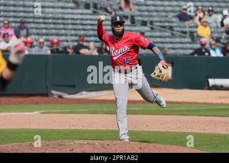 1. April 2023: Salt Lake Third Baseman Kevin Padio (10) spielt während ...