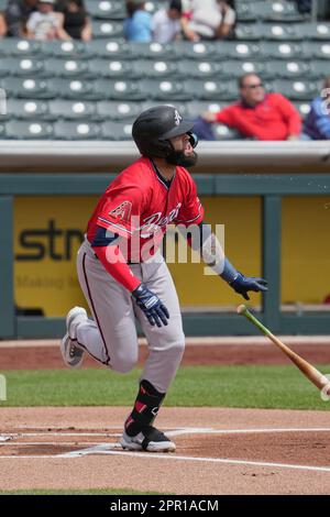 1. April 2023: Salt Lake Third Baseman Kevin Padio (10) bekommt einen ...