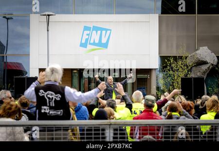 UTRECHT - Angestellte der FNV während eines Streiktreffens im zentralen ...