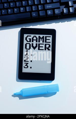 Schild mit dem Titel Game Over, ein Wort, das über eine Situation in ...