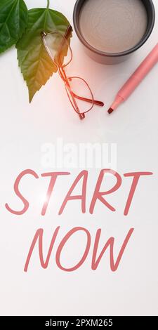 Handschriftlicher Text Start Now, Word für zögern Sie nicht, sofort mit ...