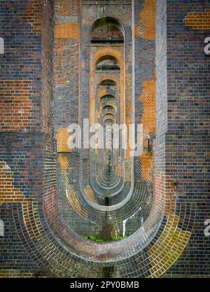 Das Ouse Valley Viaduct (Balcombe Viaduct), das die London-Brighton ...