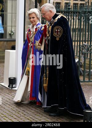 Der Herzog und die Herzogin von Gloucester bei der Krönungszeremonie ...