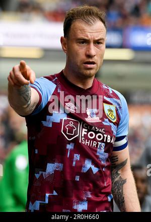 Burnley, England, 8. Mai 2023. Josh Brownhill aus Burnley feiert das ...