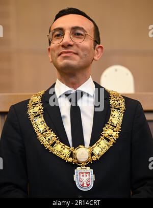 11. Mai 2023, Hessen, Frankfurt/Main: Der neue Oberbürgermeister von ...