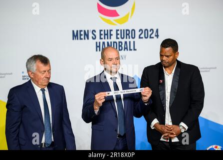 Links nach rechts Michael WIEDERER (Präsident EHF), Martin HAUSLEITNER ...