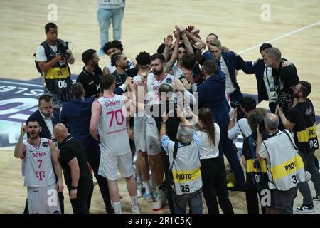 Marko Stankovic (Telekom Baskets Bonn, Co-Trainer) applaudiert der ...