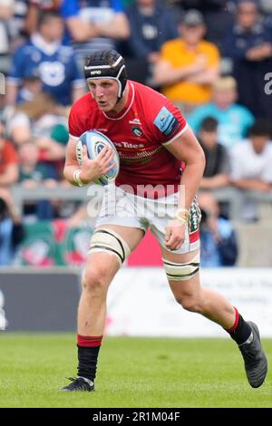 Cameron Henderson #5 von Leicester Tigers schiebt Tom Curry #6 von Sale ...