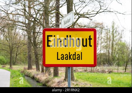 Eindhout, Laakdal, Flandern, Belgien - 22. April 2023 - Schwarzweißes ...