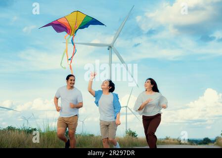 Progressives glückliches sorgloses Familienurlaubskonzept. Junge Eltern ...