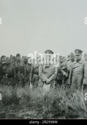 WW2, 2. Weltkrieg, Adolf Hitler besucht deutsche Soldaten in Langemark ...
