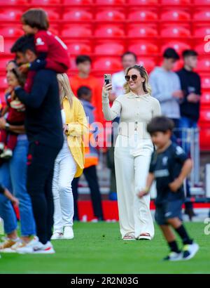 Perrie Edwards, Partner von Alex Oxlade-Chamberlain in Liverpool, auf ...