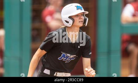 Middle Tennessee State University infielder Laura Mealer (5) tracks ...