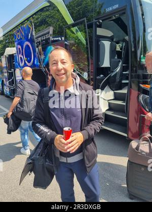 DJ BoBo (Peter René Baumann) bei der Holiday on Ice 2010 Berlin ...