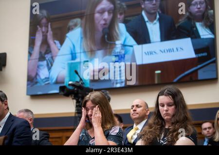 Mit einem Foto von Tammy Nobles und ihrer Tochter Kayla Hamilton, Der ...