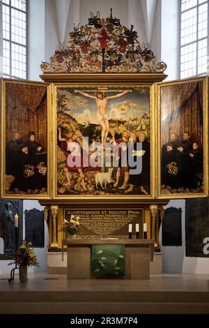 Innenansicht mit Altarbild von Cranach, Stadtkirche St. Peter und Paul ...