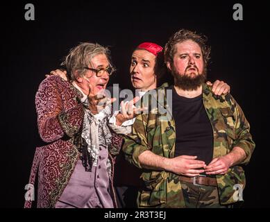 "Candide" von L. Bernstein in einer Inszenierung von Barrie Kosky an ...