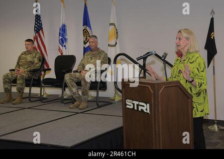 Karen D. H. Saunders, SES, Program Executive Officer für das Program ...