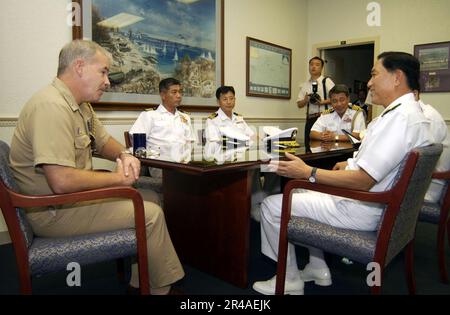 US Navy Commander, USA Marinestreitkräfte Europa, ADM. Harry Ulrich ...