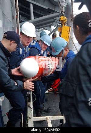 US Navy Eine BQM-74e Aerial Target Drohne startet mit Jet Assist Take ...
