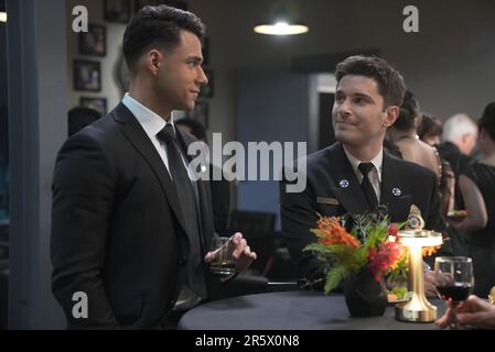 9-1-1: LONE STAR (alias 911: LONE STAR), von links: Brian Michael Smith ...