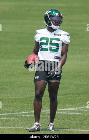 New York Jets' Israel Abanikanda participates in a drill at the NFL ...