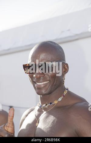 Cannes, 2023. 25tch. Mai, 2023. Takam Alain Giresse und Karine Barclais ...