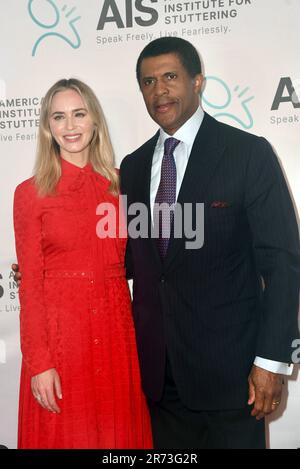 Emily Blunt und Dr. Philip O. Ozuah besuchen am 12. Juni 2023 die ...