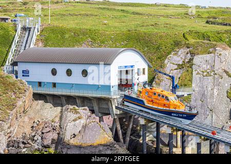 Das Rettungsboot der Tamar-Klasse RNLB Norah Wortley kehrt nach einer ...