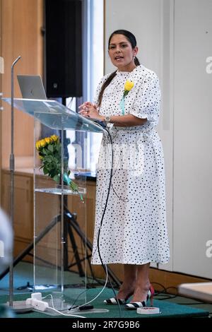 Dame Priti Patel vor einer Vorführung einer Doku über die Ermordung von ...