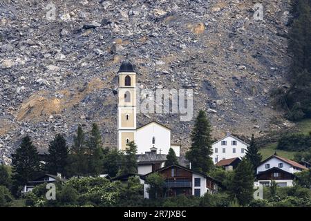 General view of the village of Brienz-Brinzauls below the rockfall ...