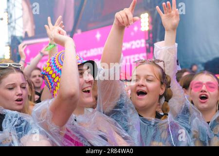 Newport, Großbritannien. 18. Juni 2023. Der Songwriter Michael Holbrook ...