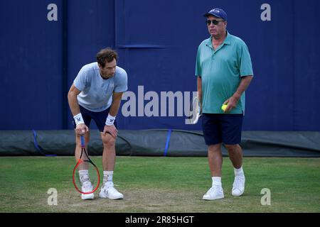 Andy Murray interagiert mit seinem Trainer Ivan Lendl am ersten Tag der ...