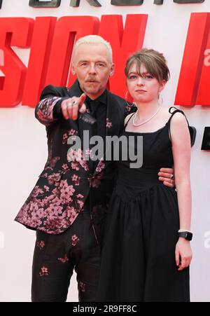 Simon Pegg und Matilda Pegg bei der Mission: Impossible Dead Reckoning ...