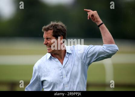 Trainer Charlie Longsdon feiert als Everyonesgame Riaded by Lilly ...