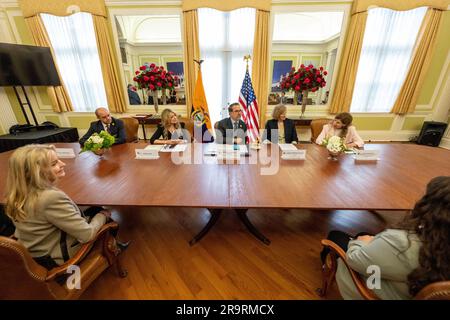 Unterzeichnung Des Artemis-Abkommens In Ecuador. NASA Associate ...