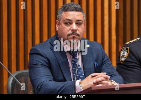 Detectives-Chef Joseph Kenny nimmt am 3. April 2024 an einem Briefing ...