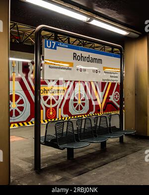 U Rohrdamm U-Bahn U-Bahn Station an der U7 Linie in Siemensstadt ...