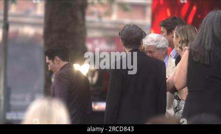 OPPENHEIMER, von links: Tom Conti als Albert Einstein, Cillian Murphy ...