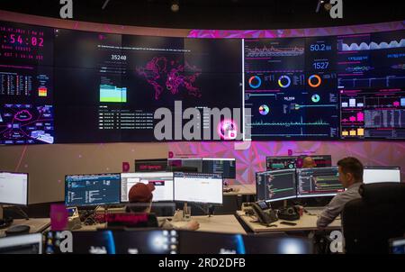 18. Juli 2023, Nordrhein-Westfalen, Bonn: Mitarbeiter der Deutschen ...