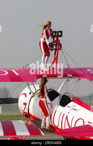 Guinot sponserte das Aerosuperbatics Wingwalking-Team von Lorraine ...