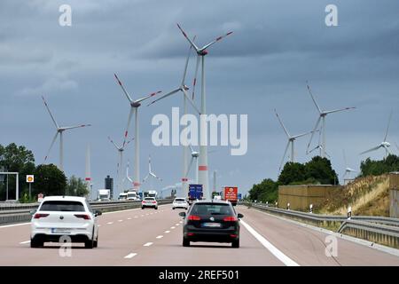 Weissenfels, Deutschland. 27. Juli 2023. Windturbinen bei Weissenfels ...