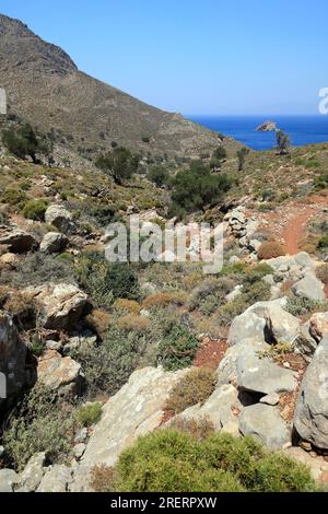 Aussicht auf dem Weg von Livadia zum Strand von Lethra entlang des ...