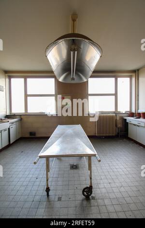 Menschliche Knochen gefunden. PARIS, FRANKREICH: IN dieser verlassenen ...