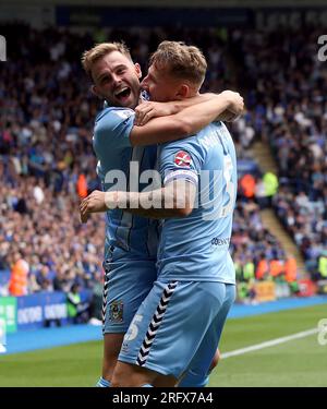 Matthew Godden aus Coventry City und Harry Winks aus Leicester City ...
